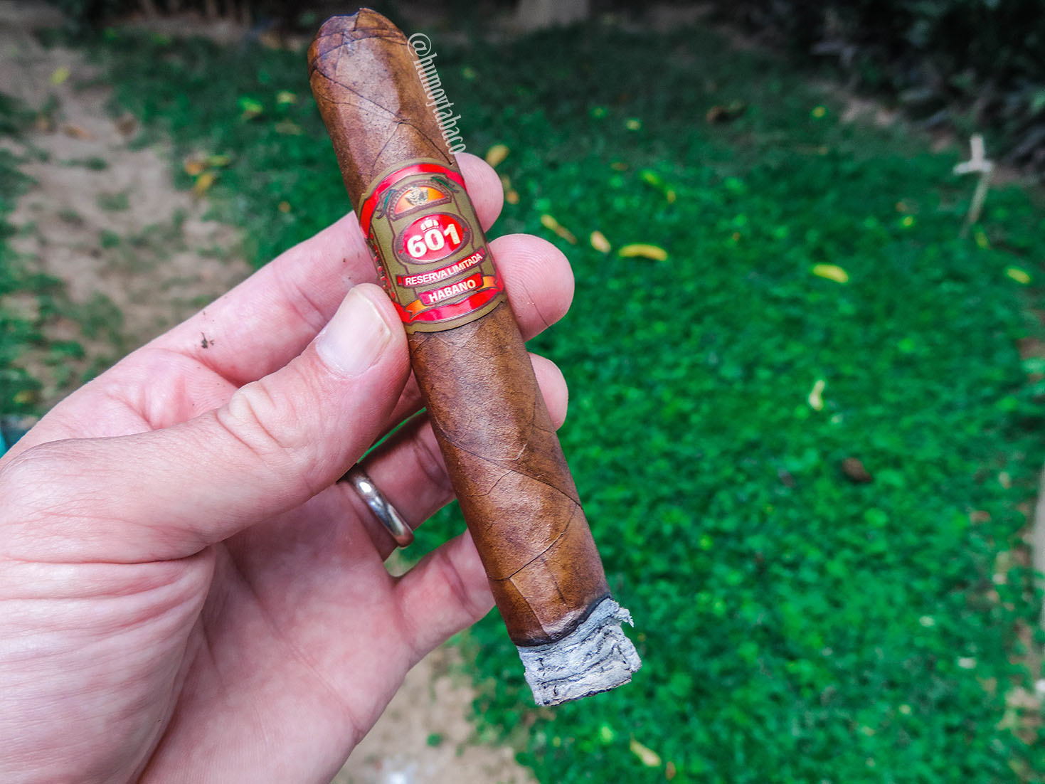 601 – Red Label Habano (Robusto) – Humo y Tabaco