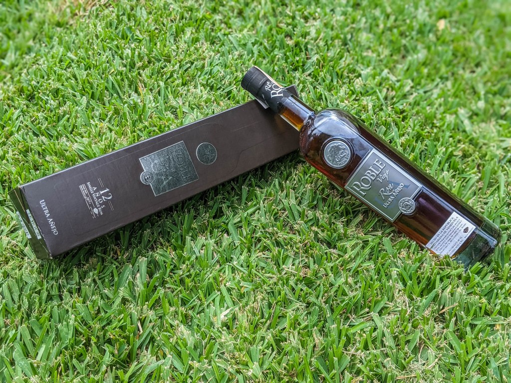 Ron: Roble Viejo Ultra Añejo – Humo y Tabaco