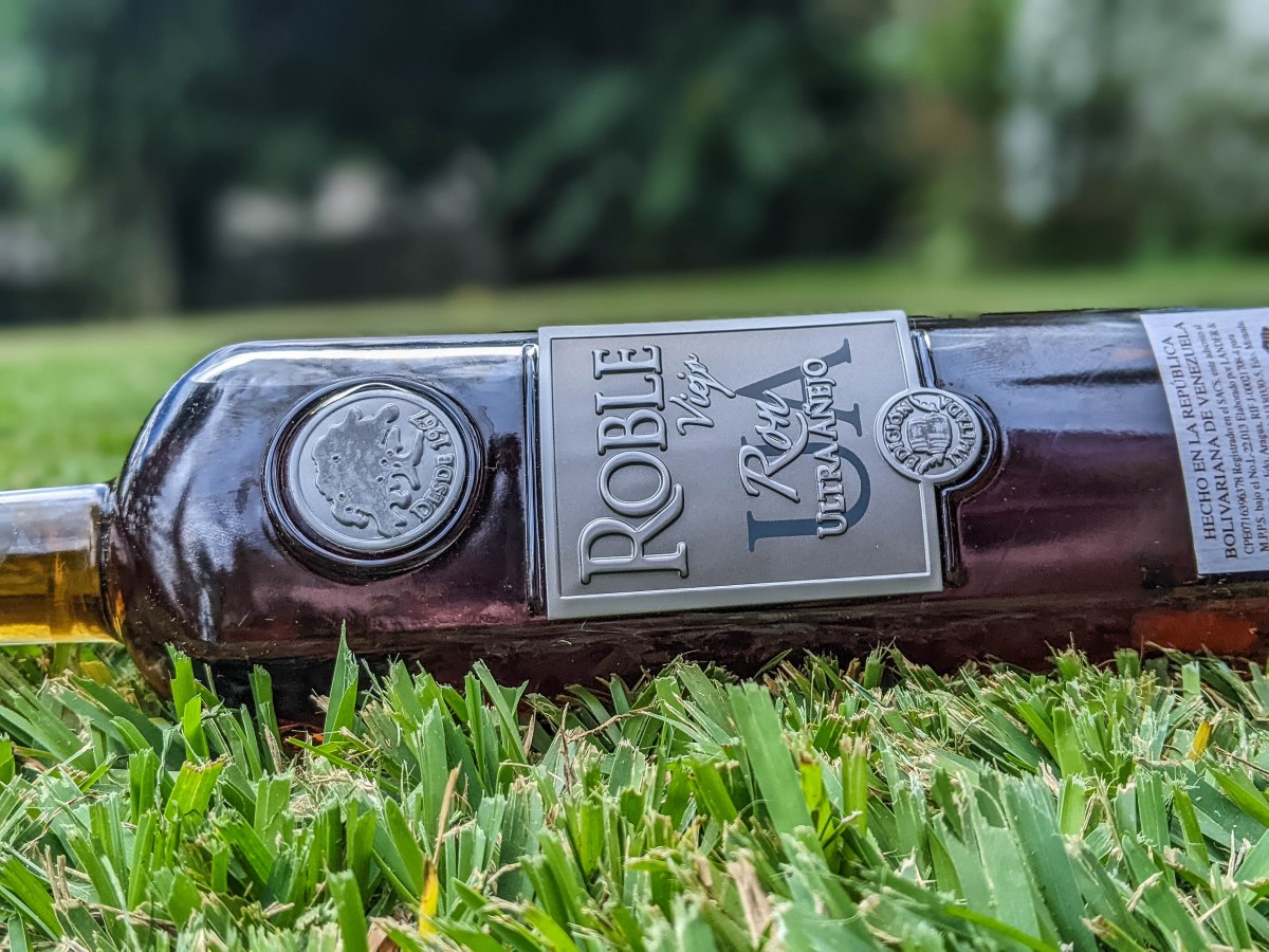 Ron: Roble Viejo Ultra Añejo – Humo y Tabaco