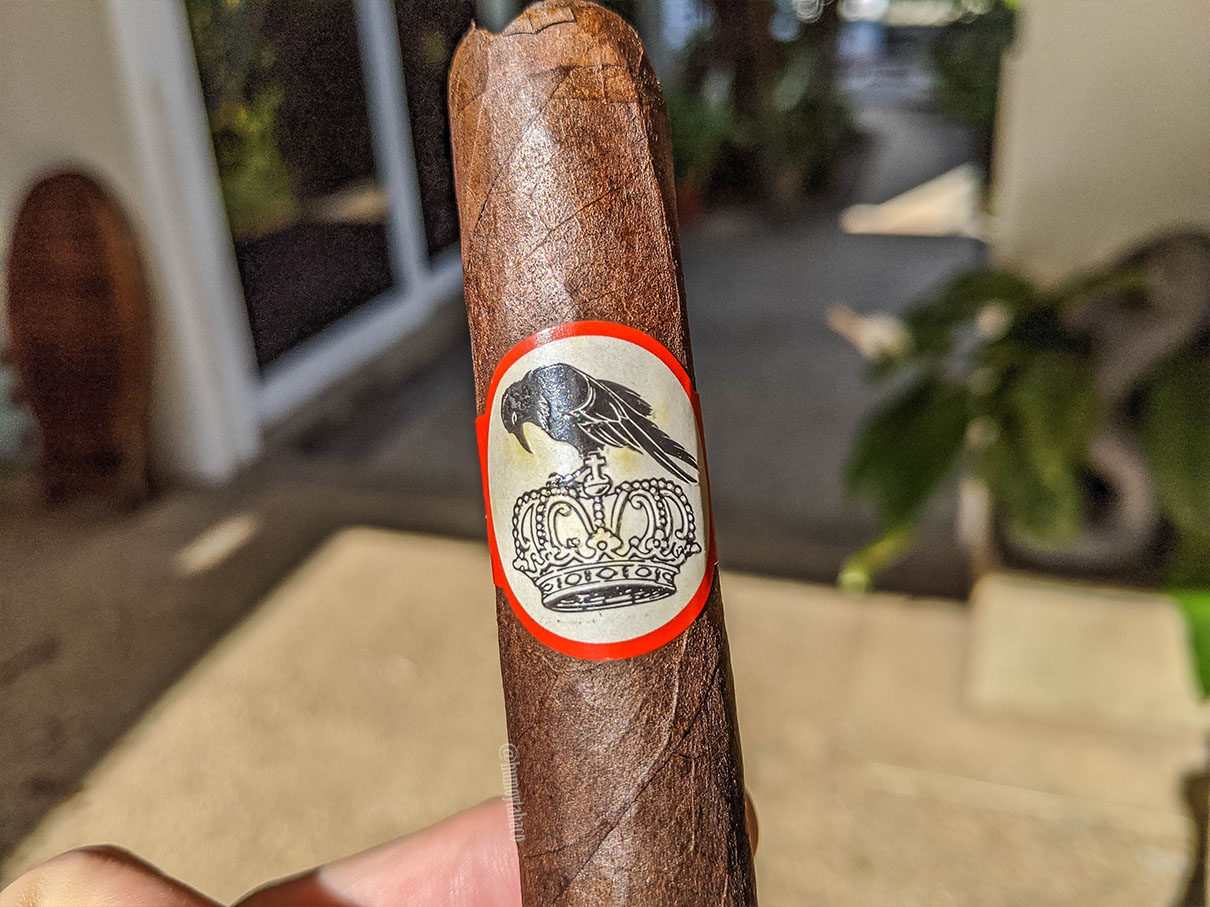 Stolen Throne – Crook of the Crown (Robusto) – Humo y Tabaco