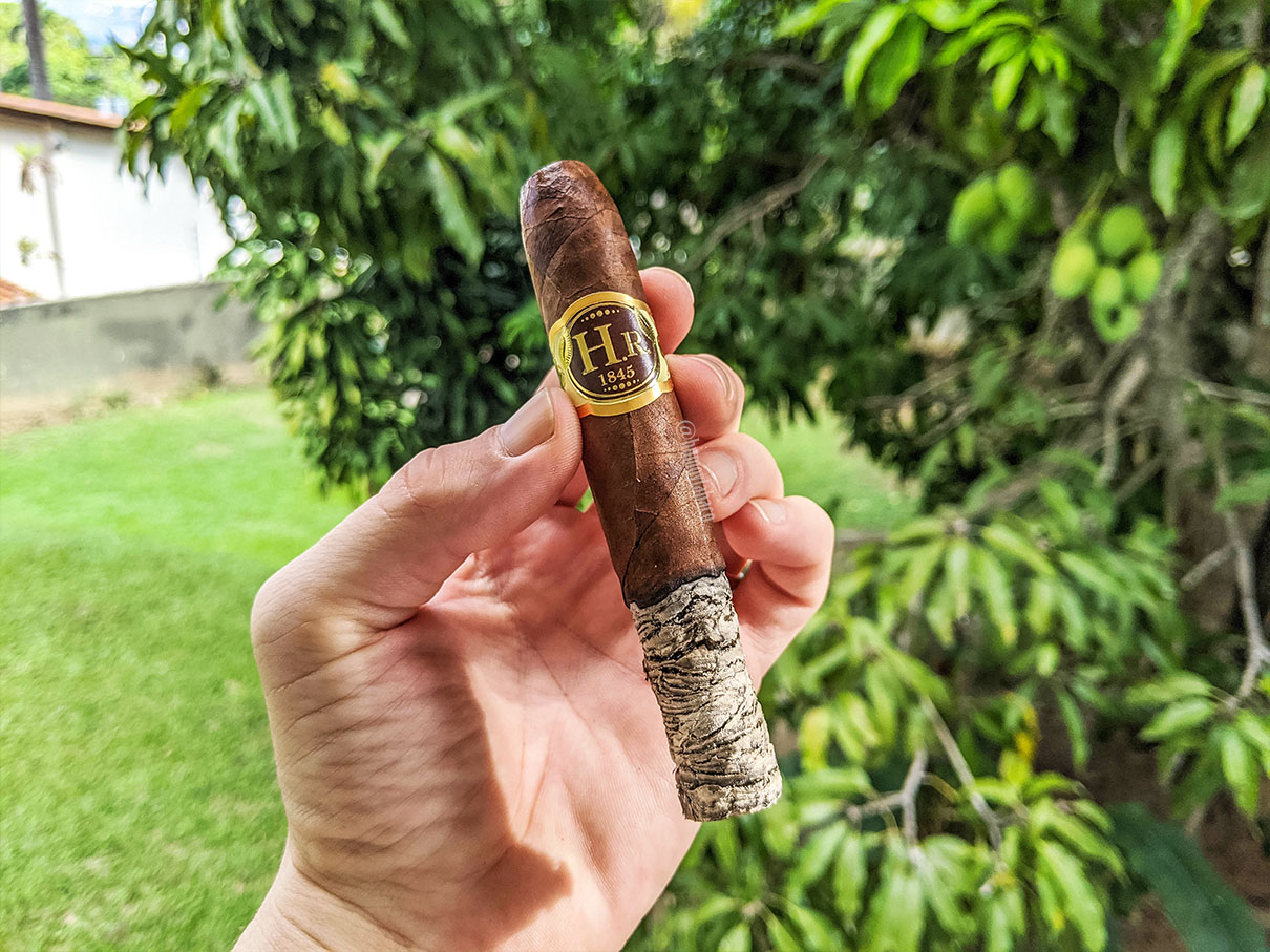 Hirochi Robaina – Signature (Belicoso) – Humo y Tabaco