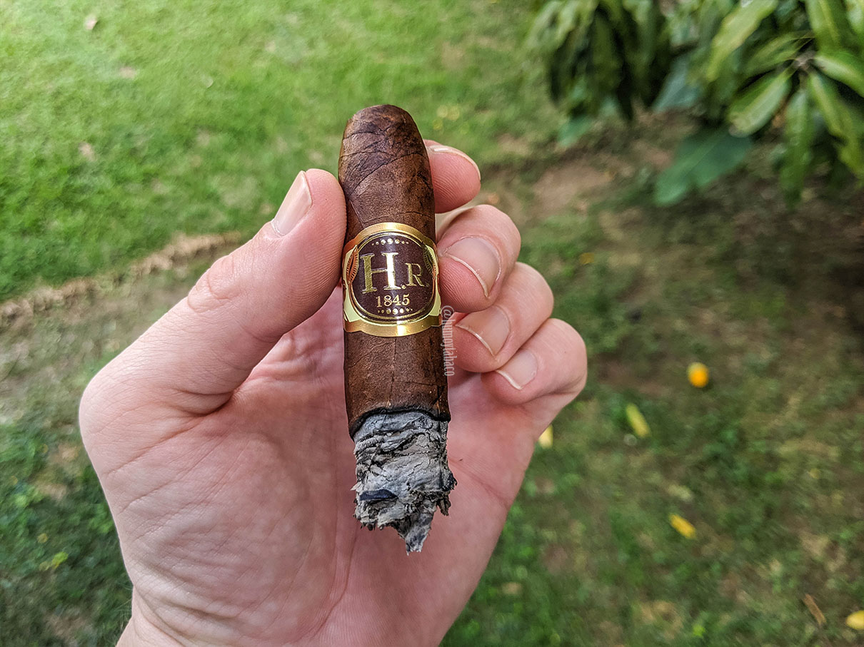 Hirochi Robaina – Signature (Belicoso) – Humo y Tabaco