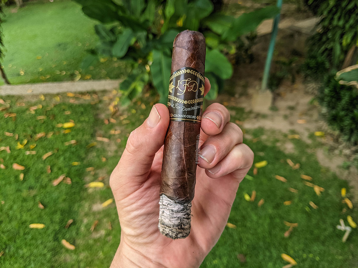 La Flor Dominicana – Colorado Oscuro (No. 5) – Humo y Tabaco