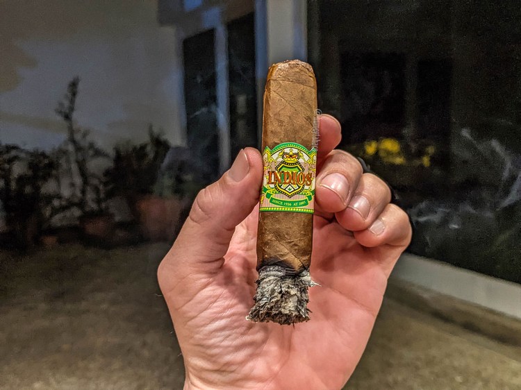 Puros Indios – Maxima Nicaragua (Robusto) – Humo y Tabaco