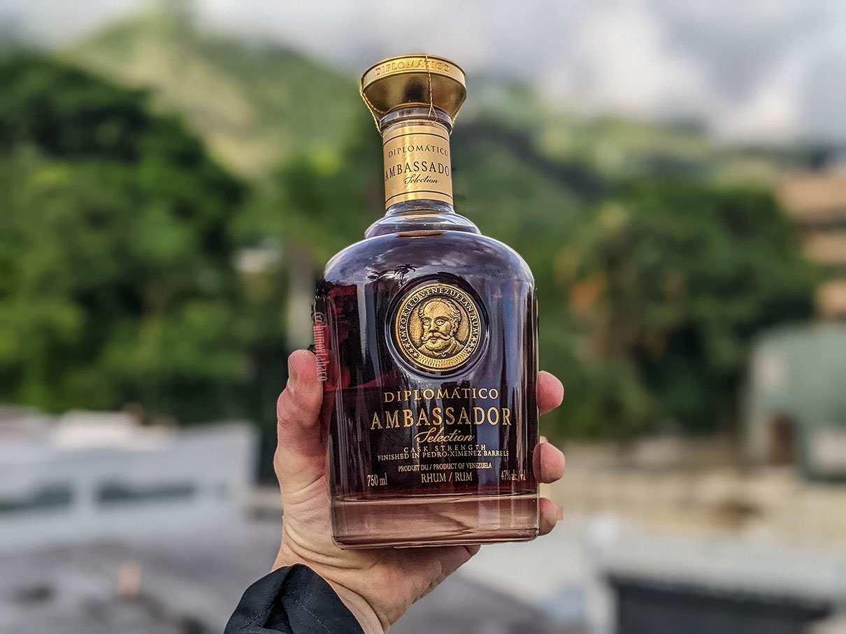 Ron: Diplomático Ambassador – Humo y Tabaco