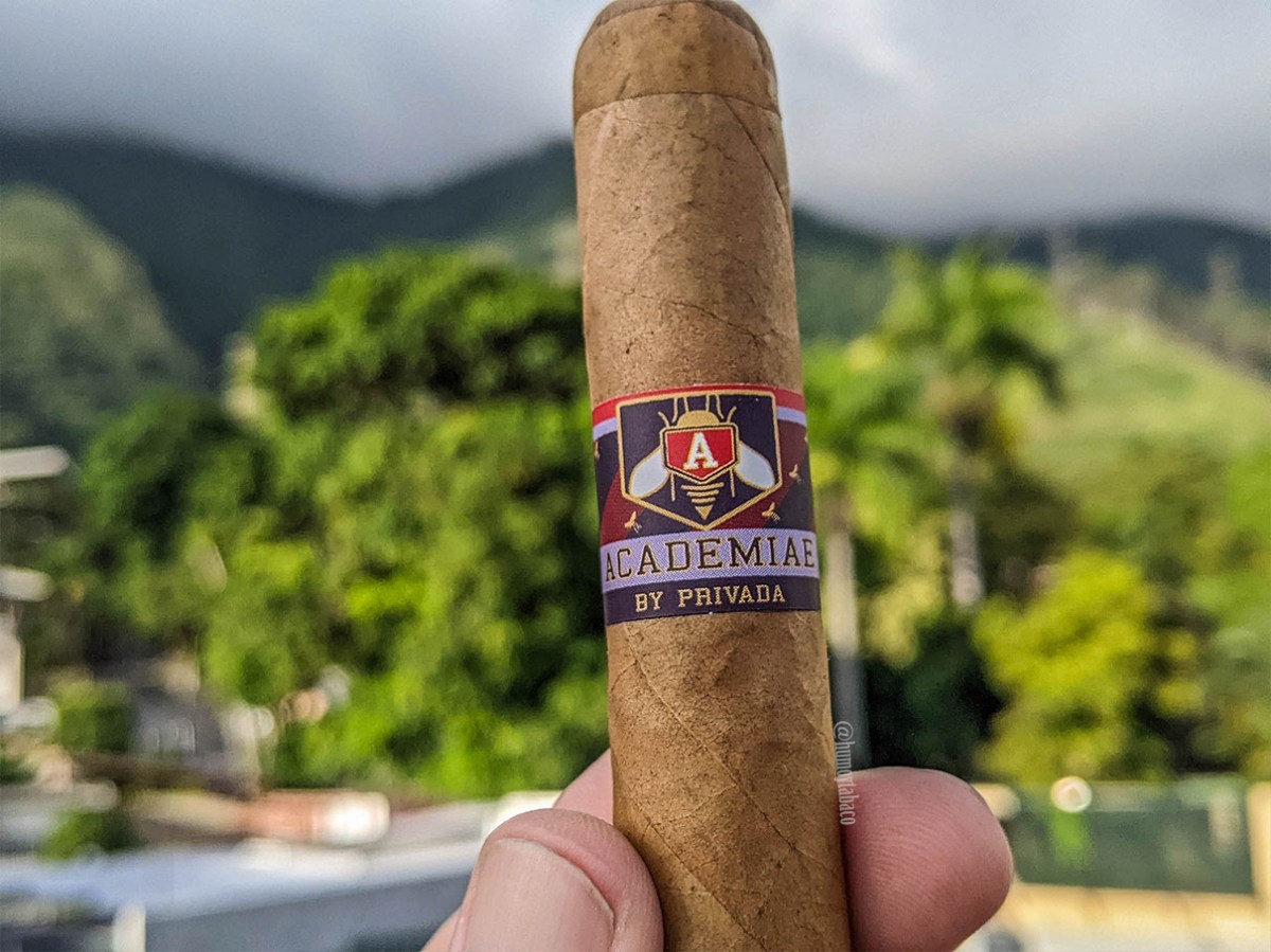 Privada Cigar Club – Academiae (Toro) – Humo y Tabaco
