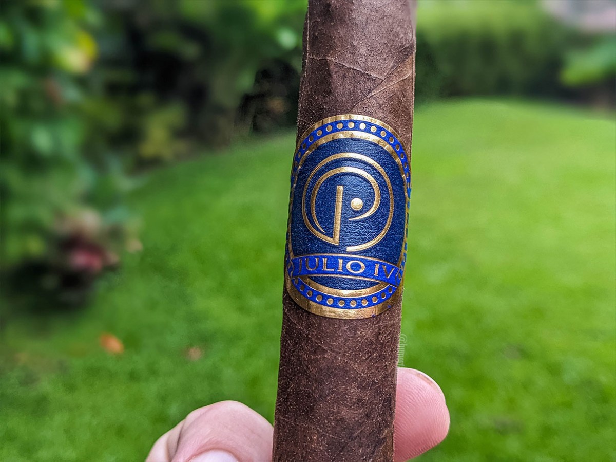 René Cigars – Julio IV (Toro) – Humo y Tabaco