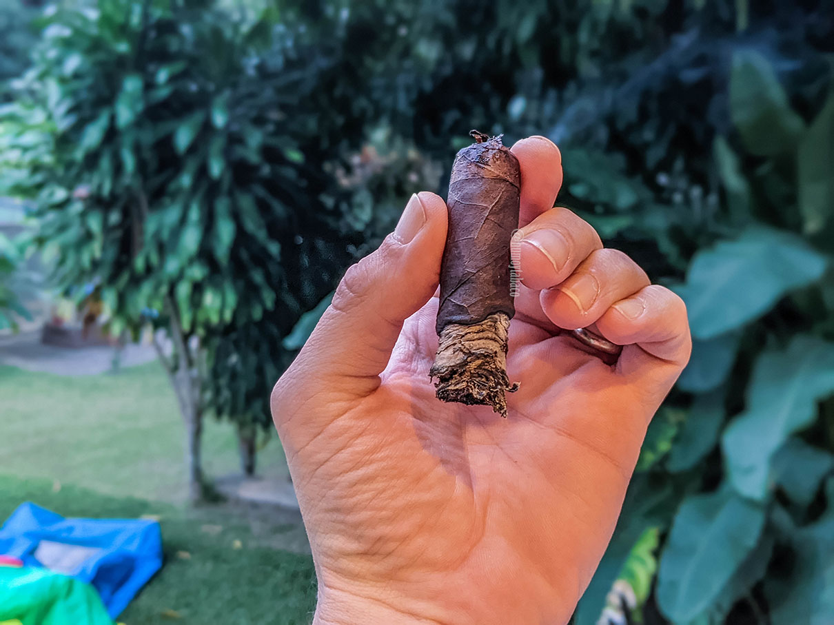 Rocky Patel – The Edge Maduro (Toro) – Humo y Tabaco