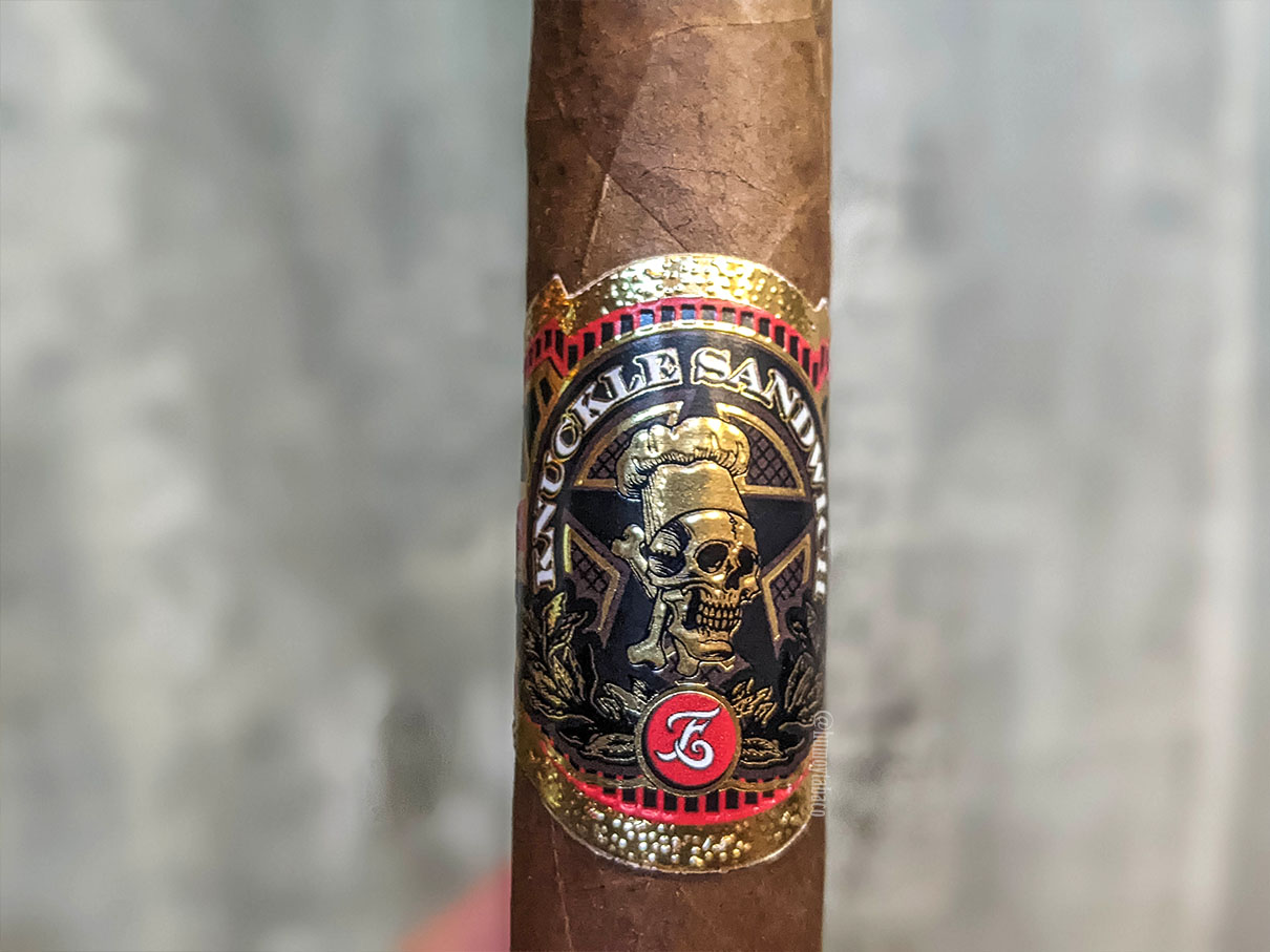 Espinosa – Knuckle Sandwich Habano (Robusto) – Humo y Tabaco