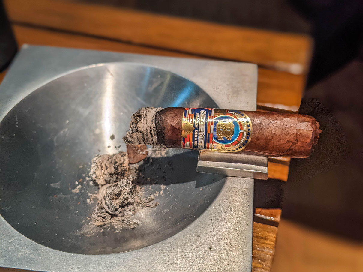 Ozgener – Bosphorus (B-55) – Humo y Tabaco