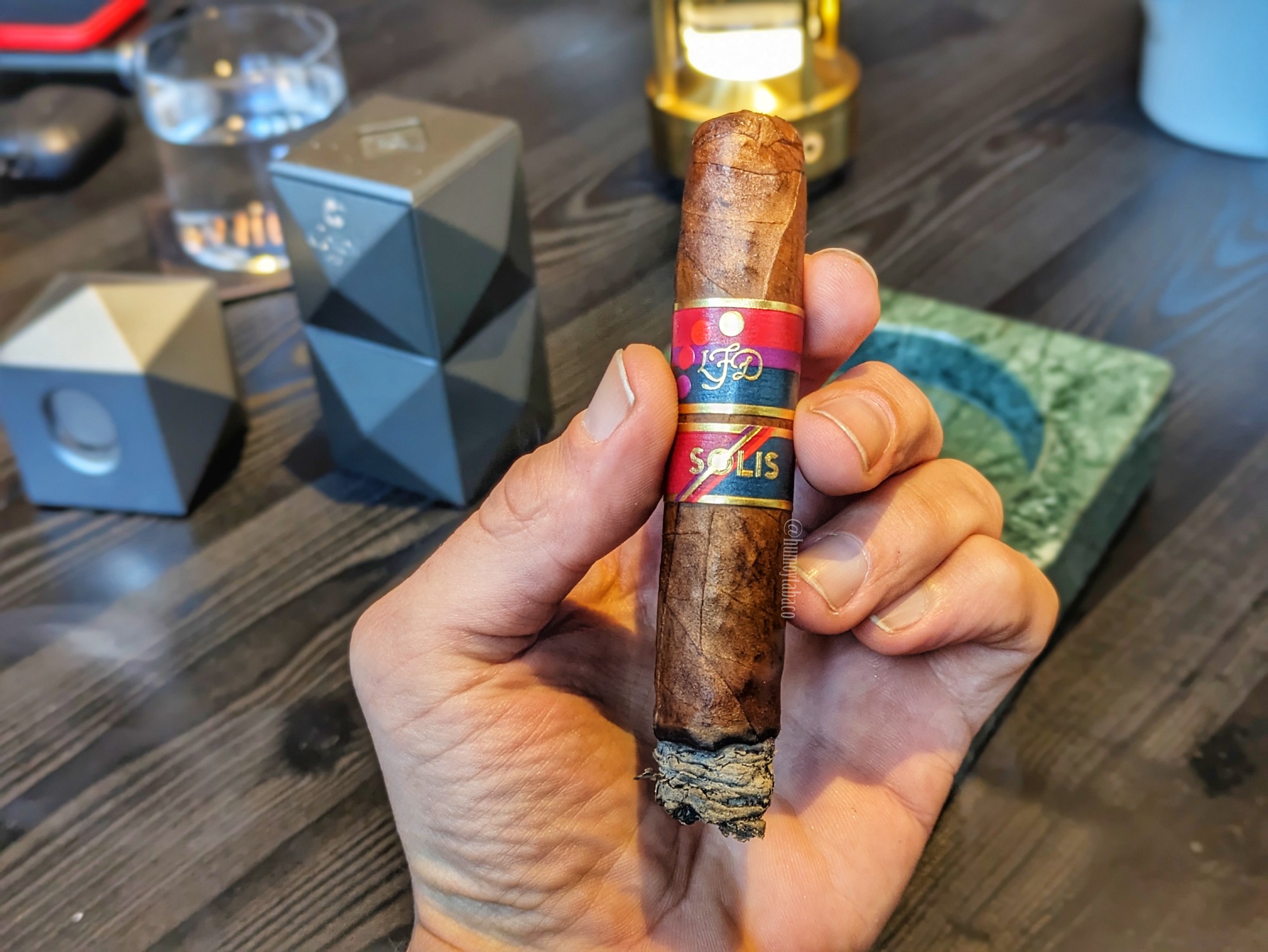 La Flor Dominicana – Solis (Toro Extra) – Humo y Tabaco