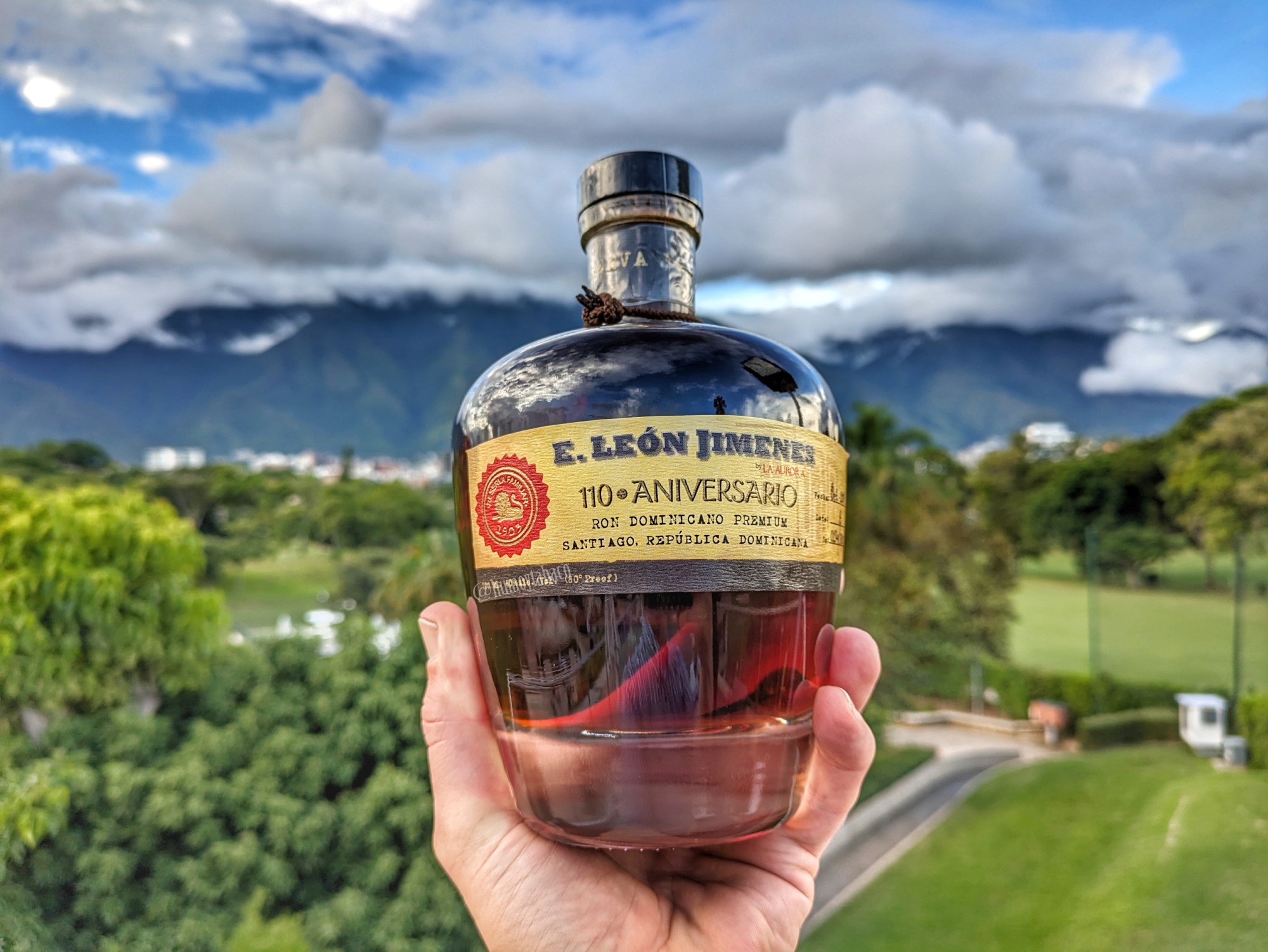 Ron: E. León Jimenes 110 Aniversario – Humo y Tabaco
