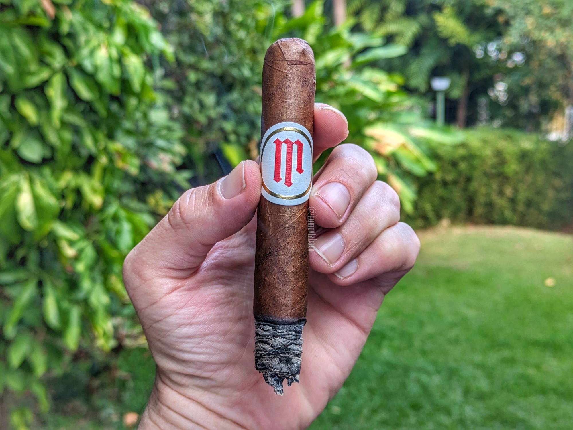 Crowned Heads – Mil Días (Double Robusto) – Humo y Tabaco