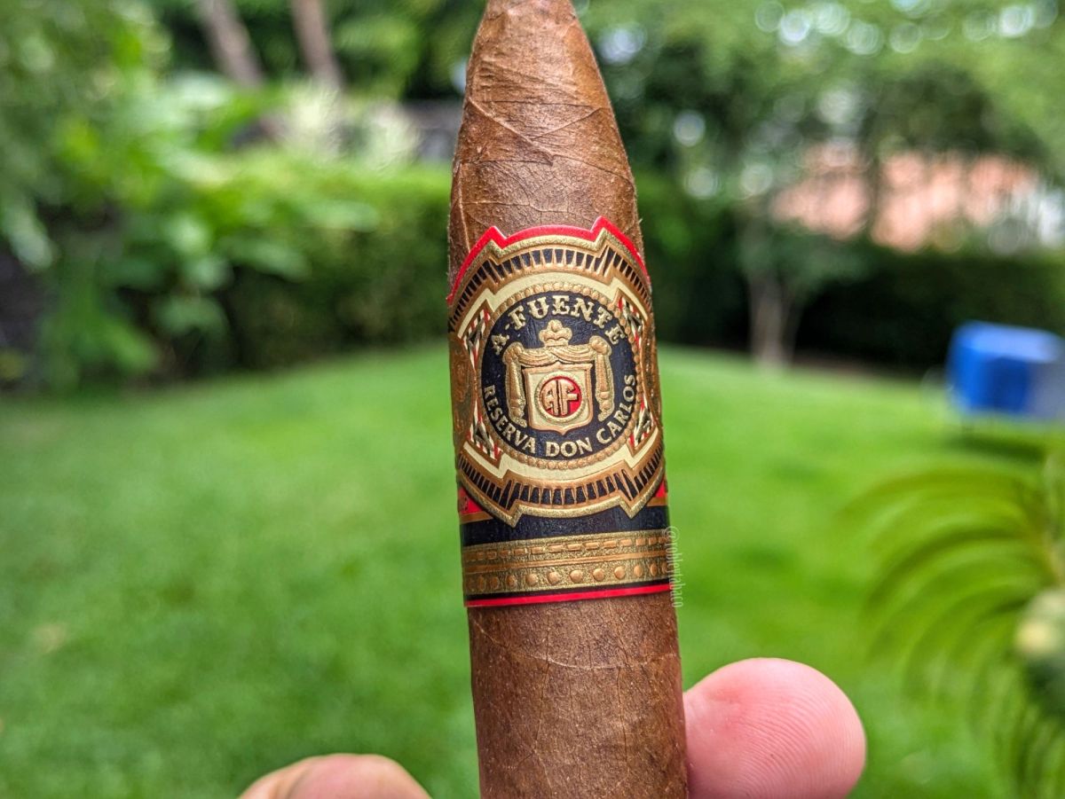 Arturo Fuente – Don Carlos (No. 2) (vintage) – Humo y Tabaco