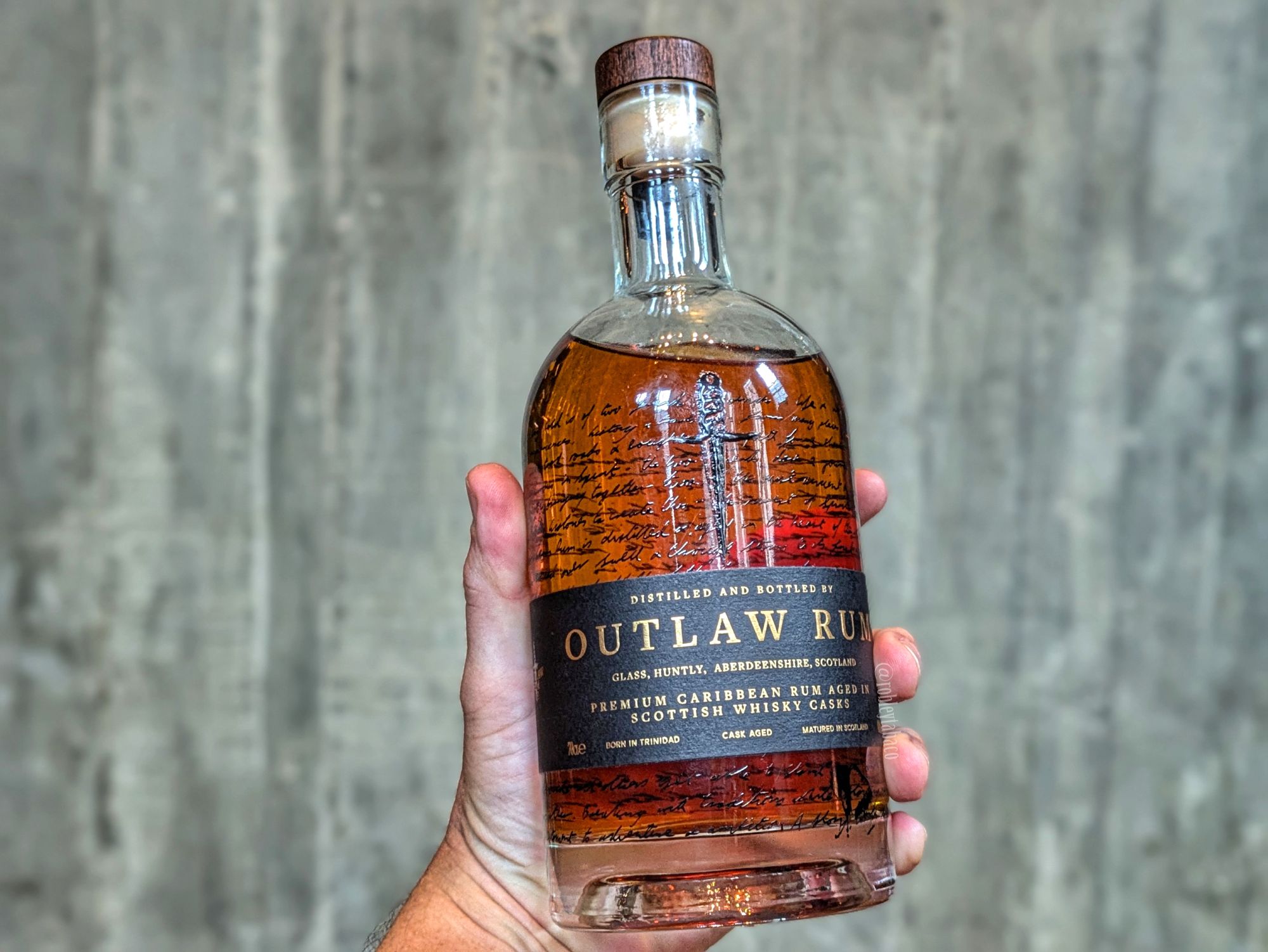 Ron: Outlaw Flagship – Humo y Tabaco