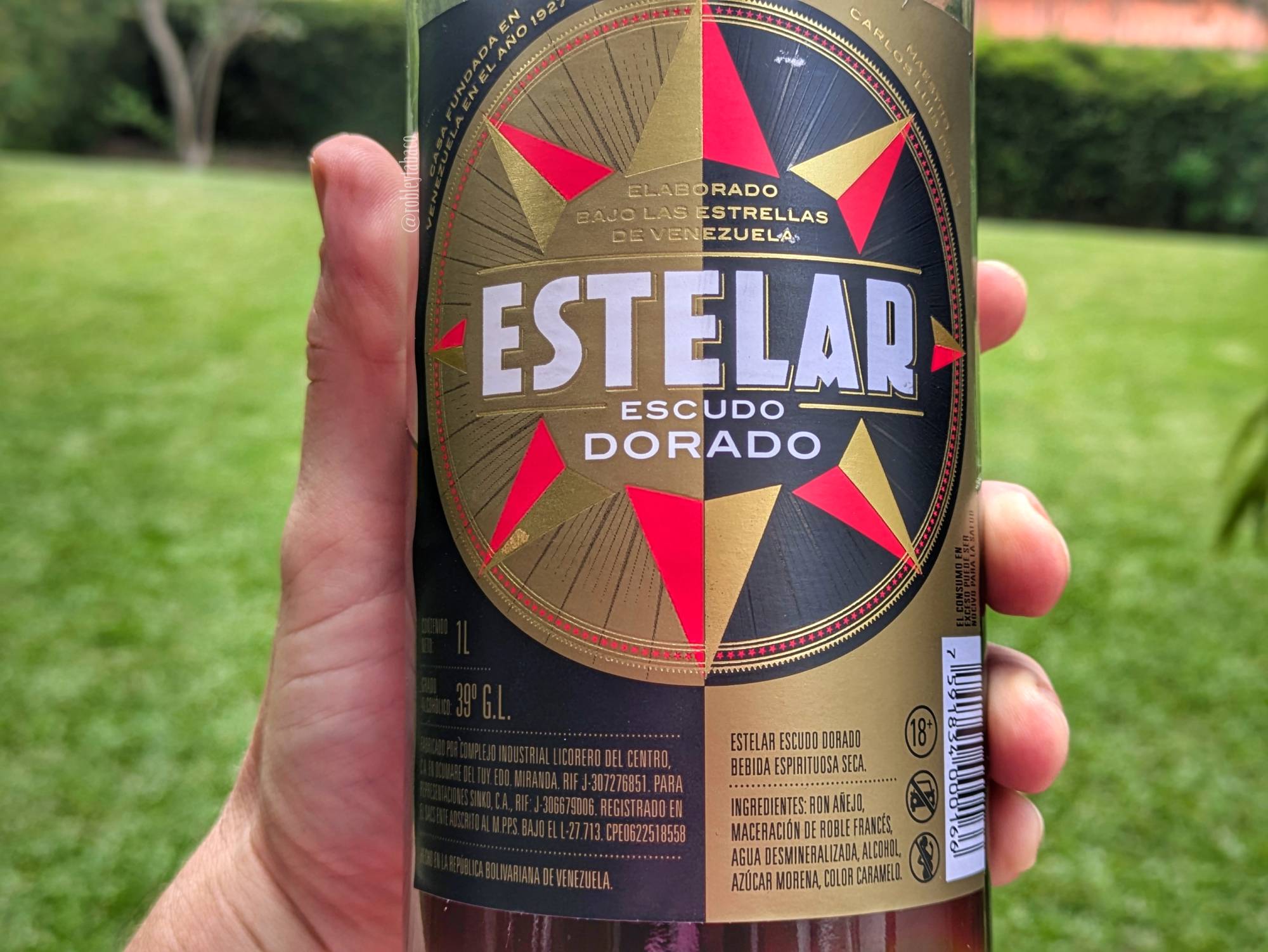 (Licor de) Ron: Estelar Escudo Dorado – Humo y Tabaco